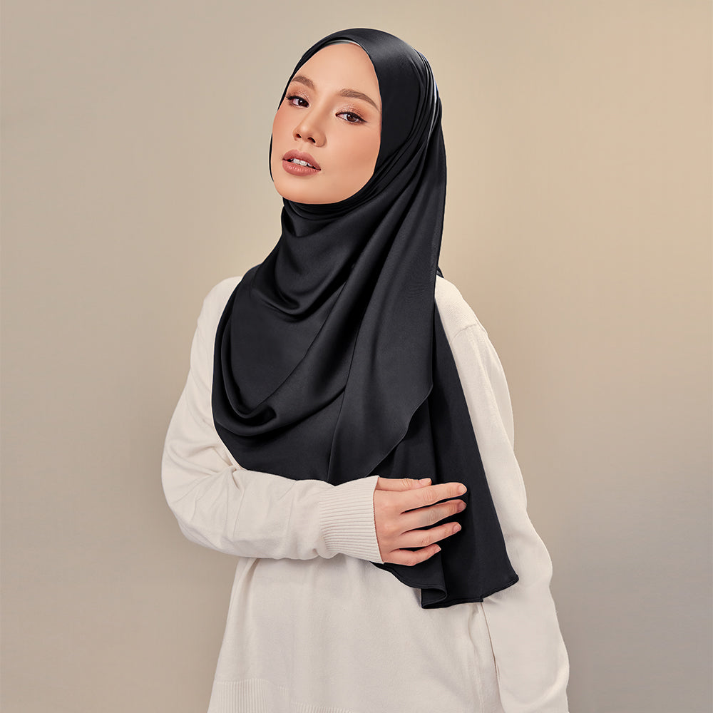 Inaya in Charcoal Bun | TudungPeople